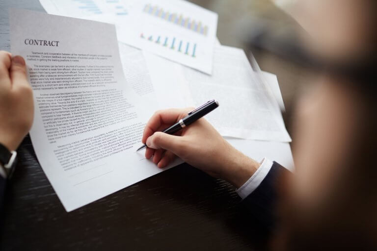 Perbedaan Tender Terbuka dan Tender Tertutup